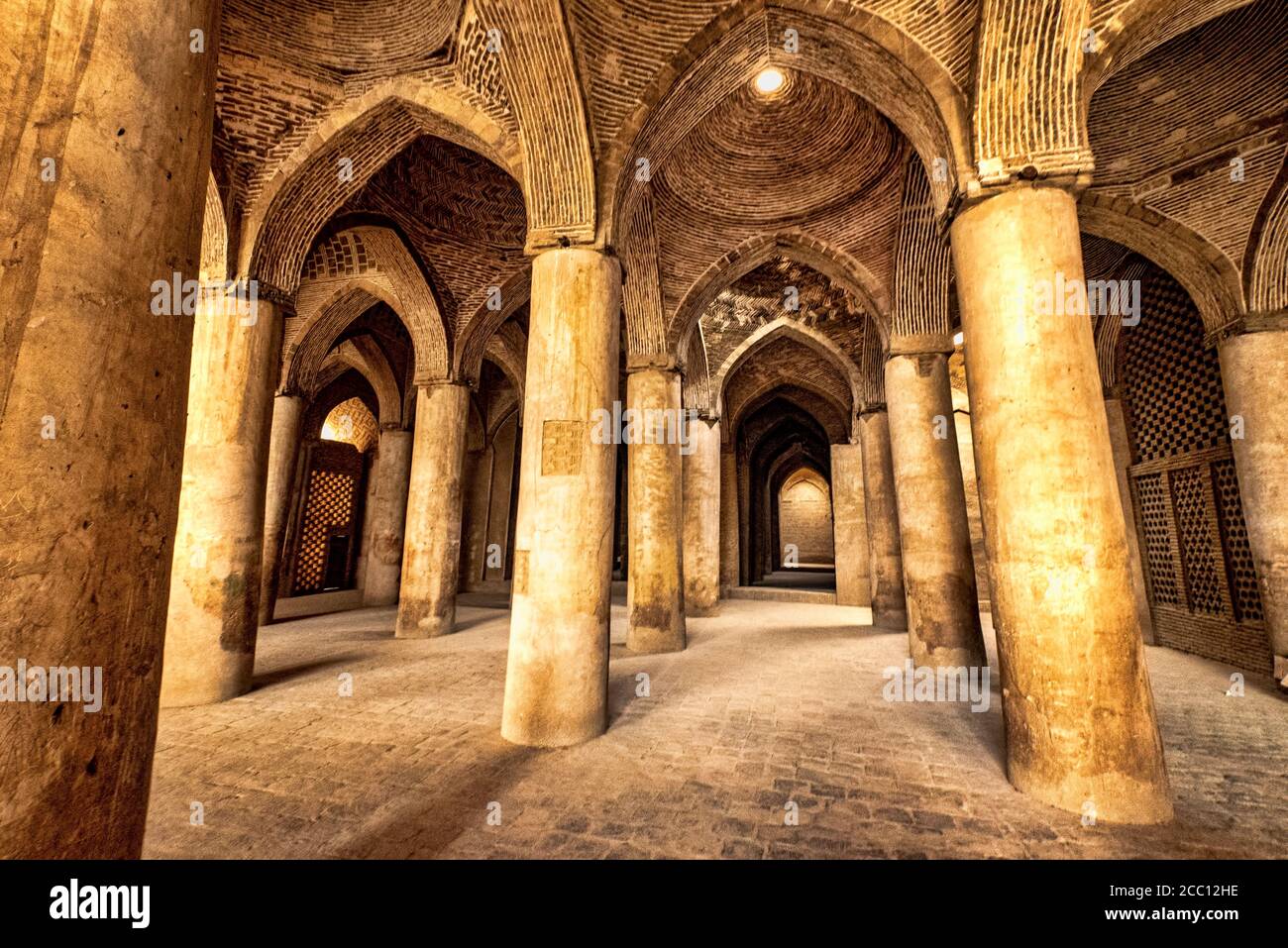 Columns and vaults in the hypostyle area, Jameh Mosque, friday mosque ...