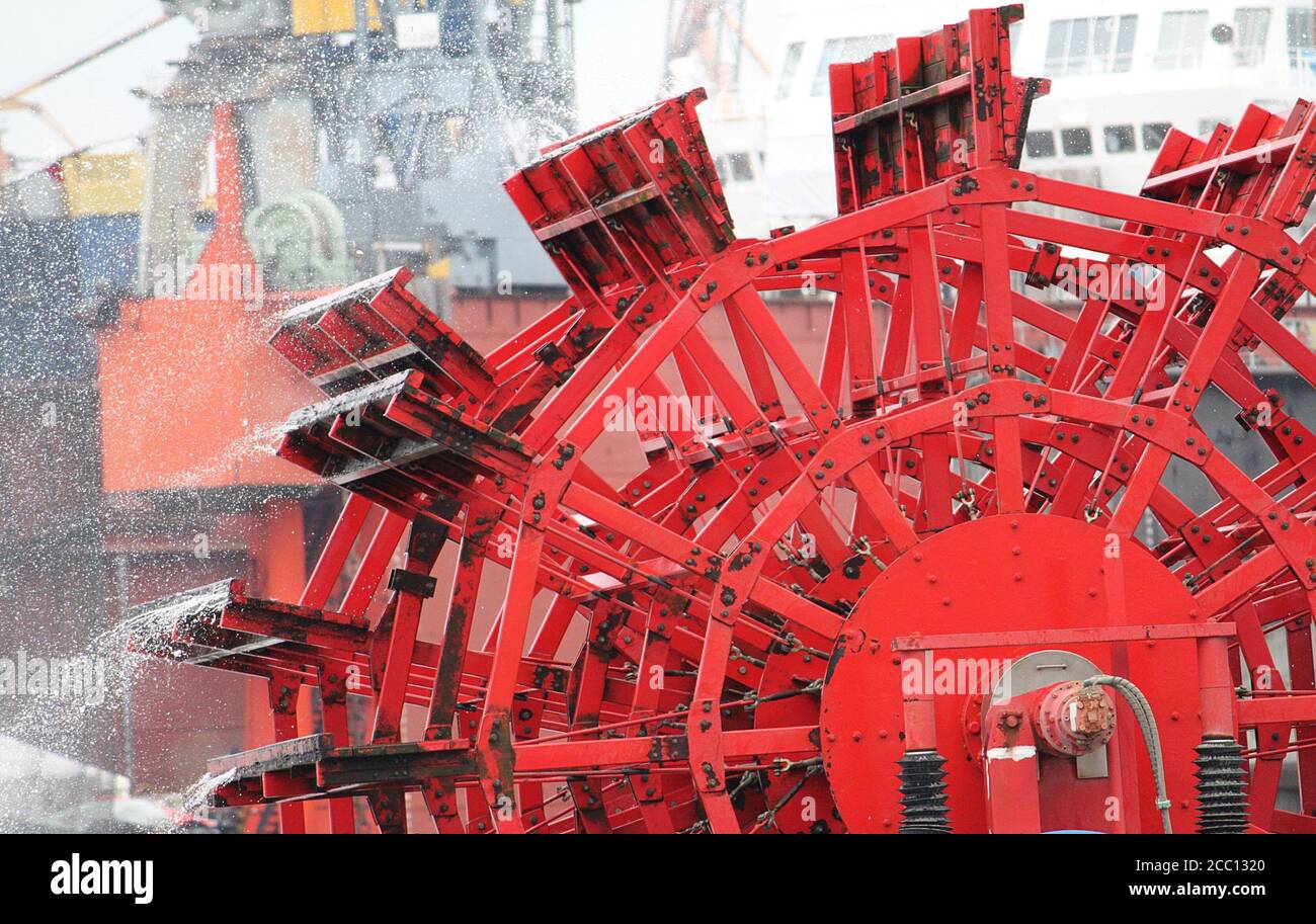 Large paddlewheel hi-res stock photography and images - Alamy