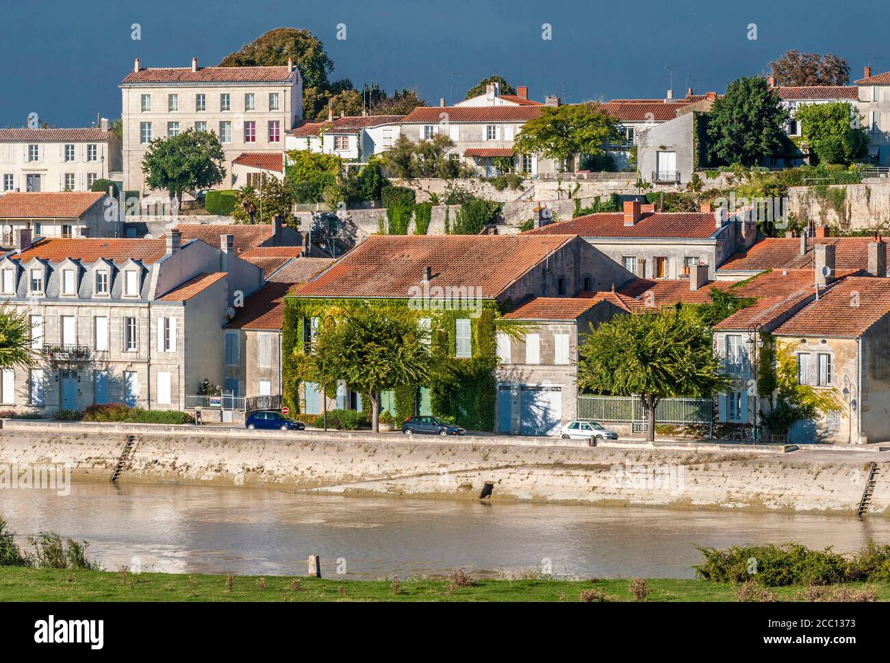 France poitou charentes river charente hi-res stock photography and ...