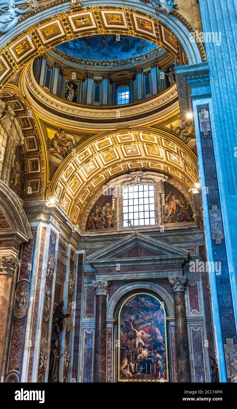 Italy, Rome, Vatican City, nave of St. Peter's Basilica Stock Photo - Alamy