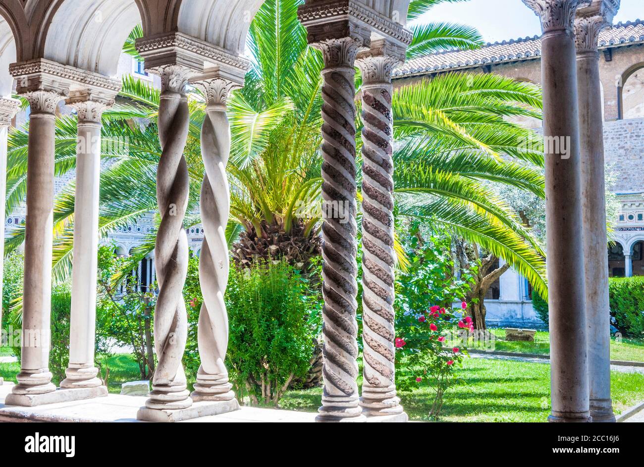 Twisted columns hi-res stock photography and images - Alamy