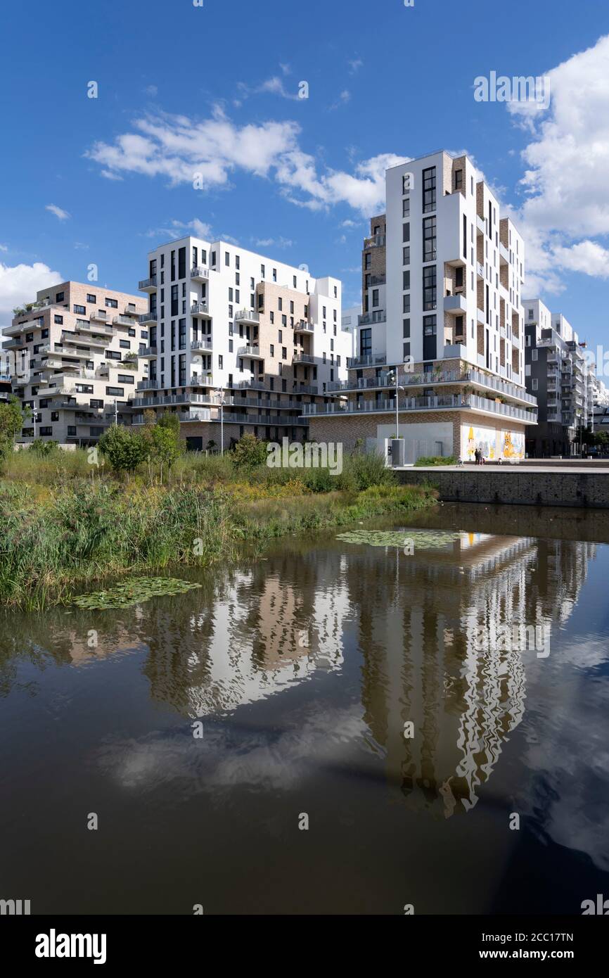 France building paris docks hi-res stock photography and images - Alamy