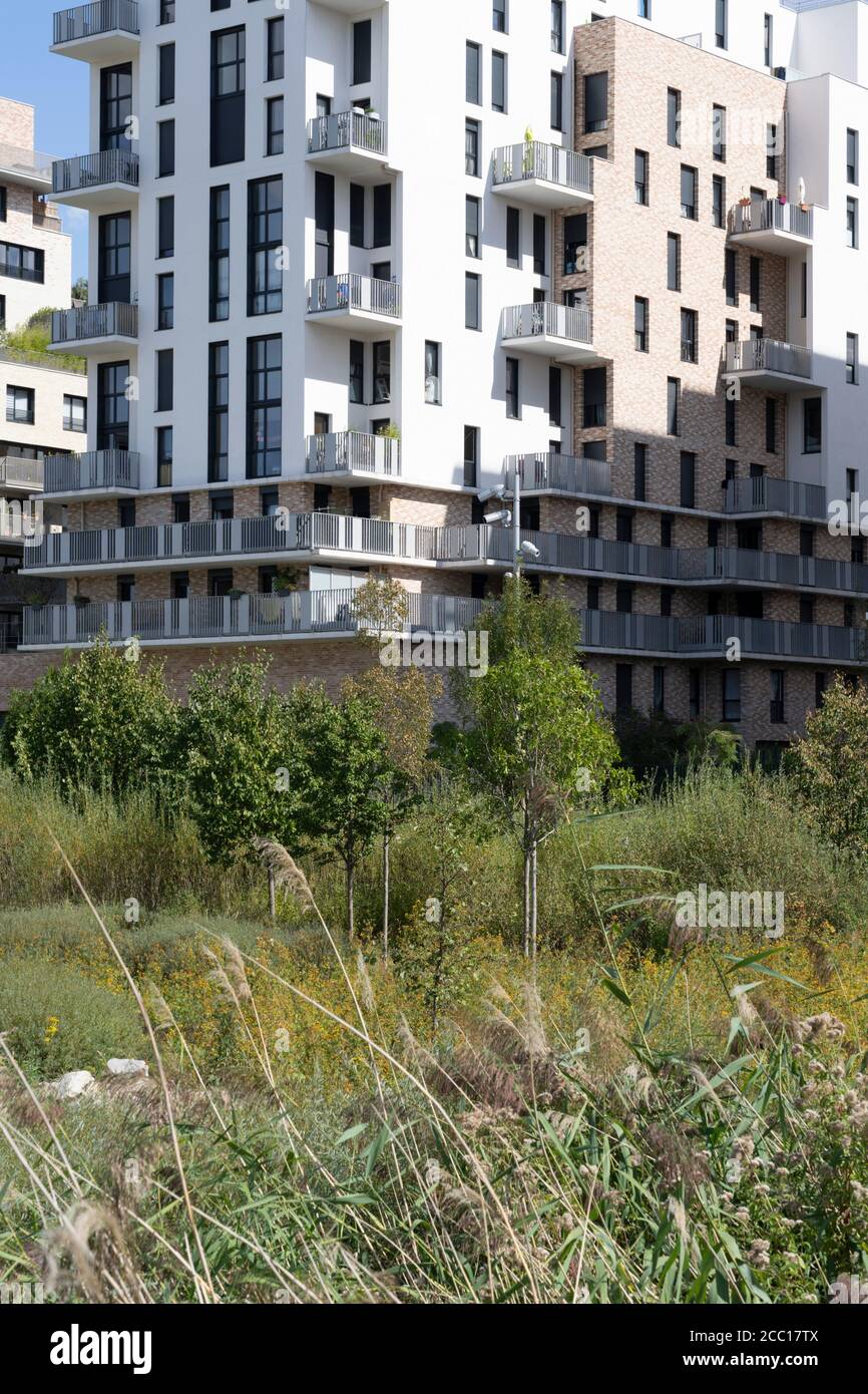 France building paris docks hi-res stock photography and images - Alamy