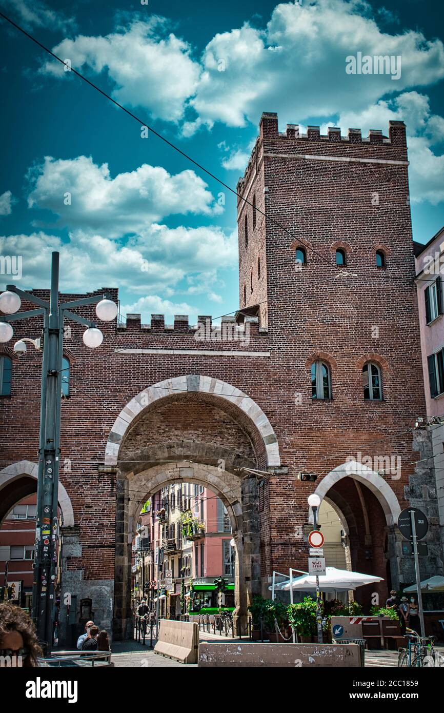 Medieval gates hi-res stock photography and images - Alamy
