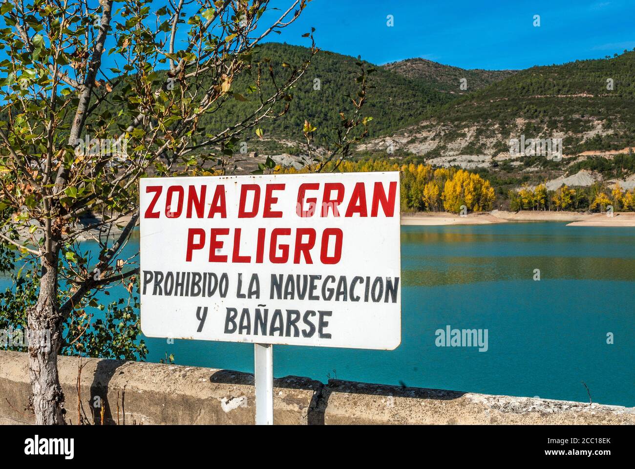 Spain, Aragon, lake of Pena irrigation dam on the Rio Gallego, danger ...