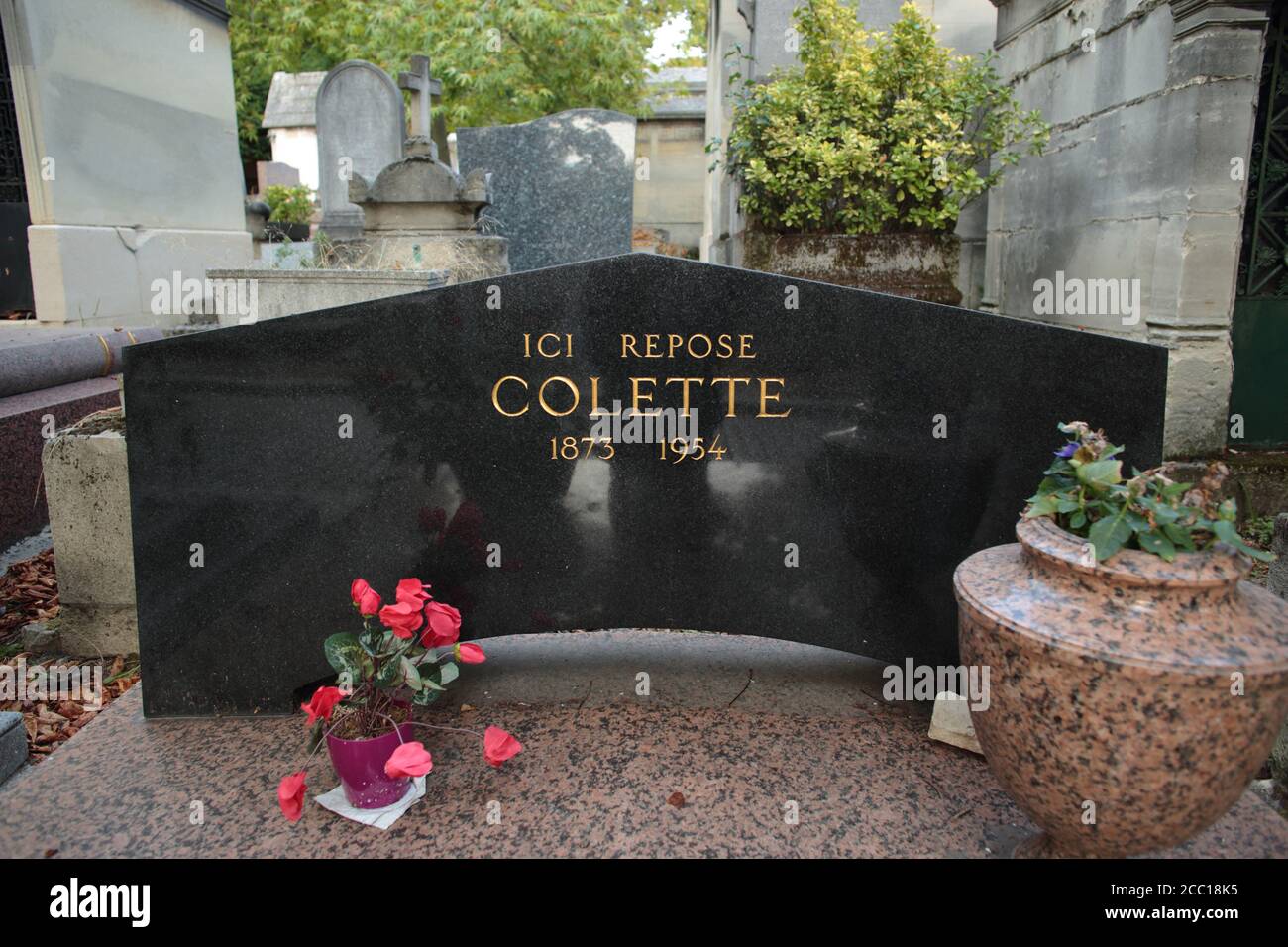 Colette pere lachaise paris hi-res stock photography and images - Alamy