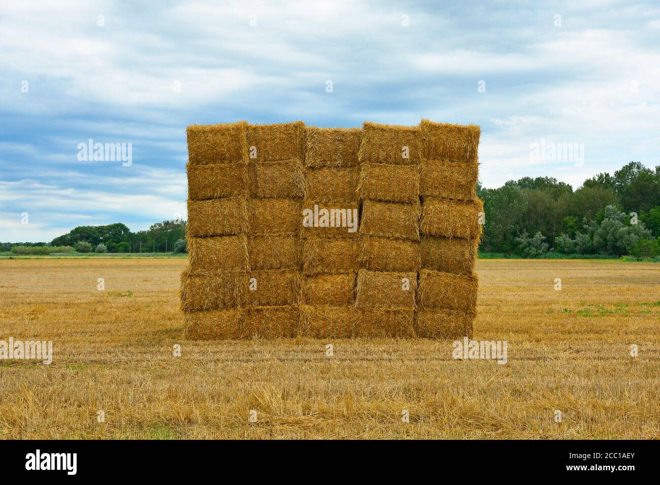 Square haystack in field rural hi-res stock photography and images - Alamy