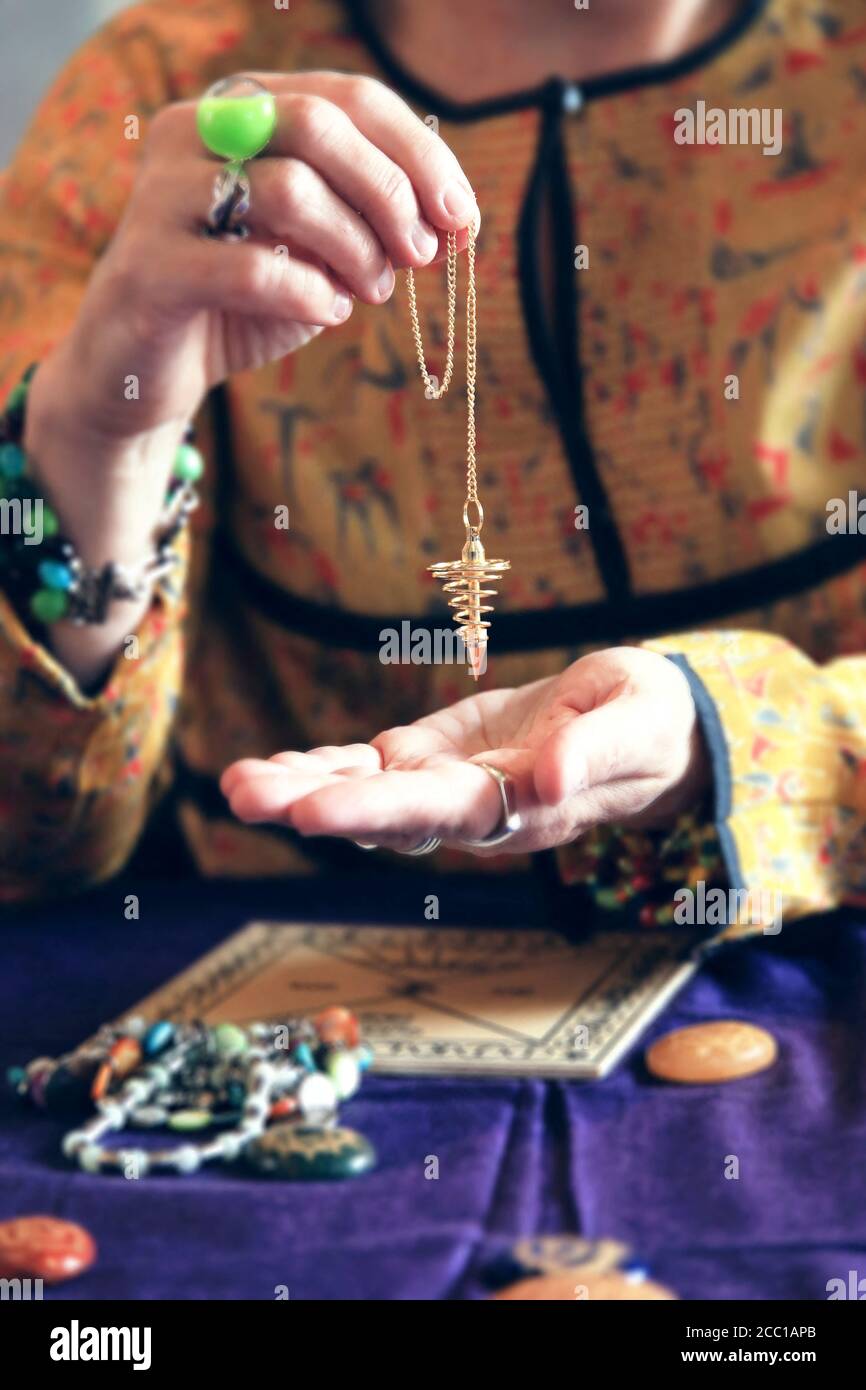 Magnetism manipulation hi-res stock photography and images - Alamy