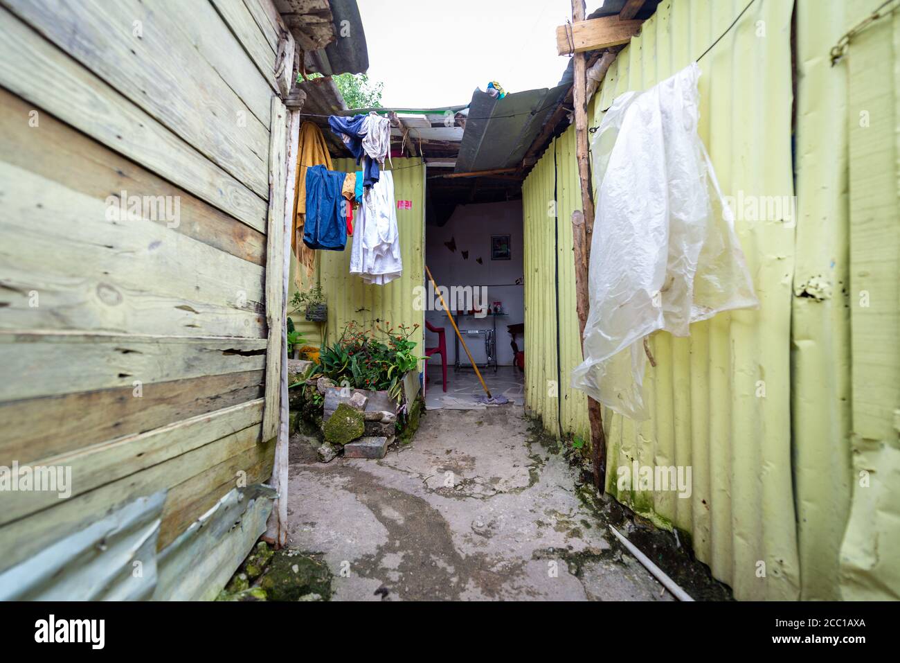 Poor family home 2020 hi-res stock photography and images - Alamy