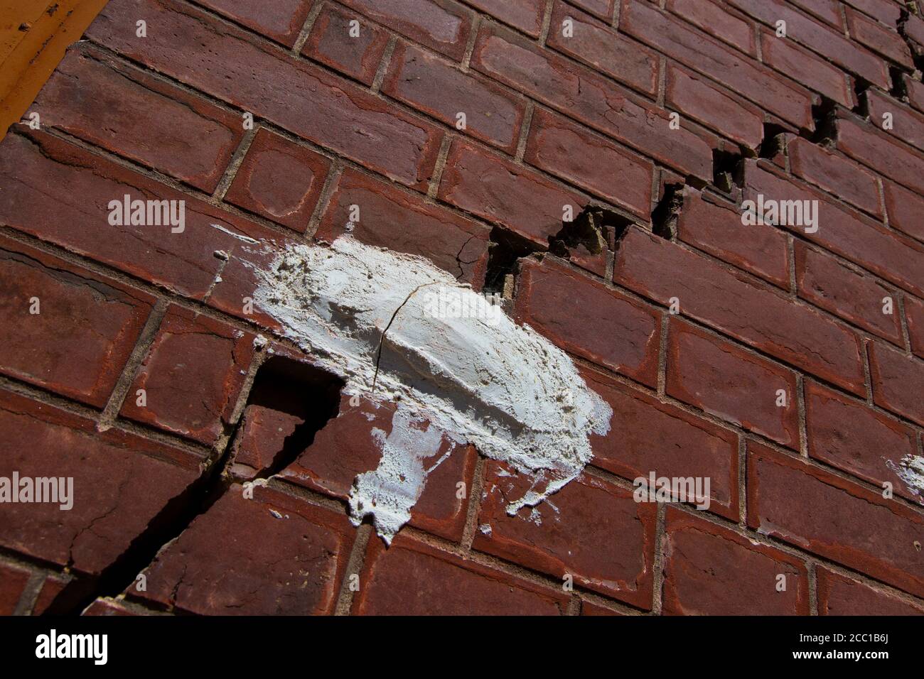 Building crack measuring hi-res stock photography and images - Alamy