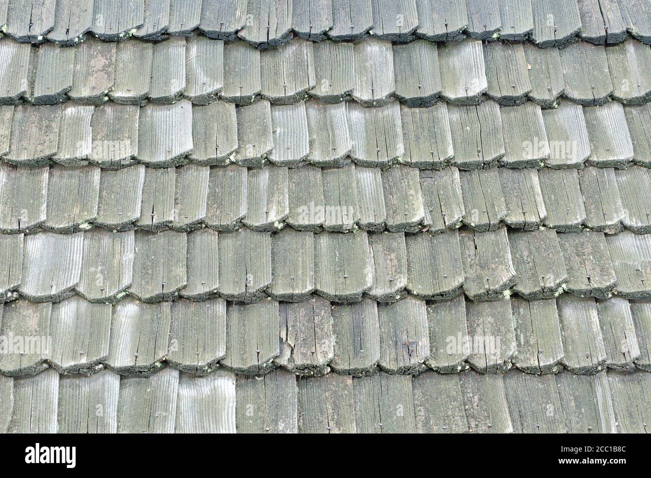 Old roof with wooden shingles. Texture. Close-up Stock Photo - Alamy