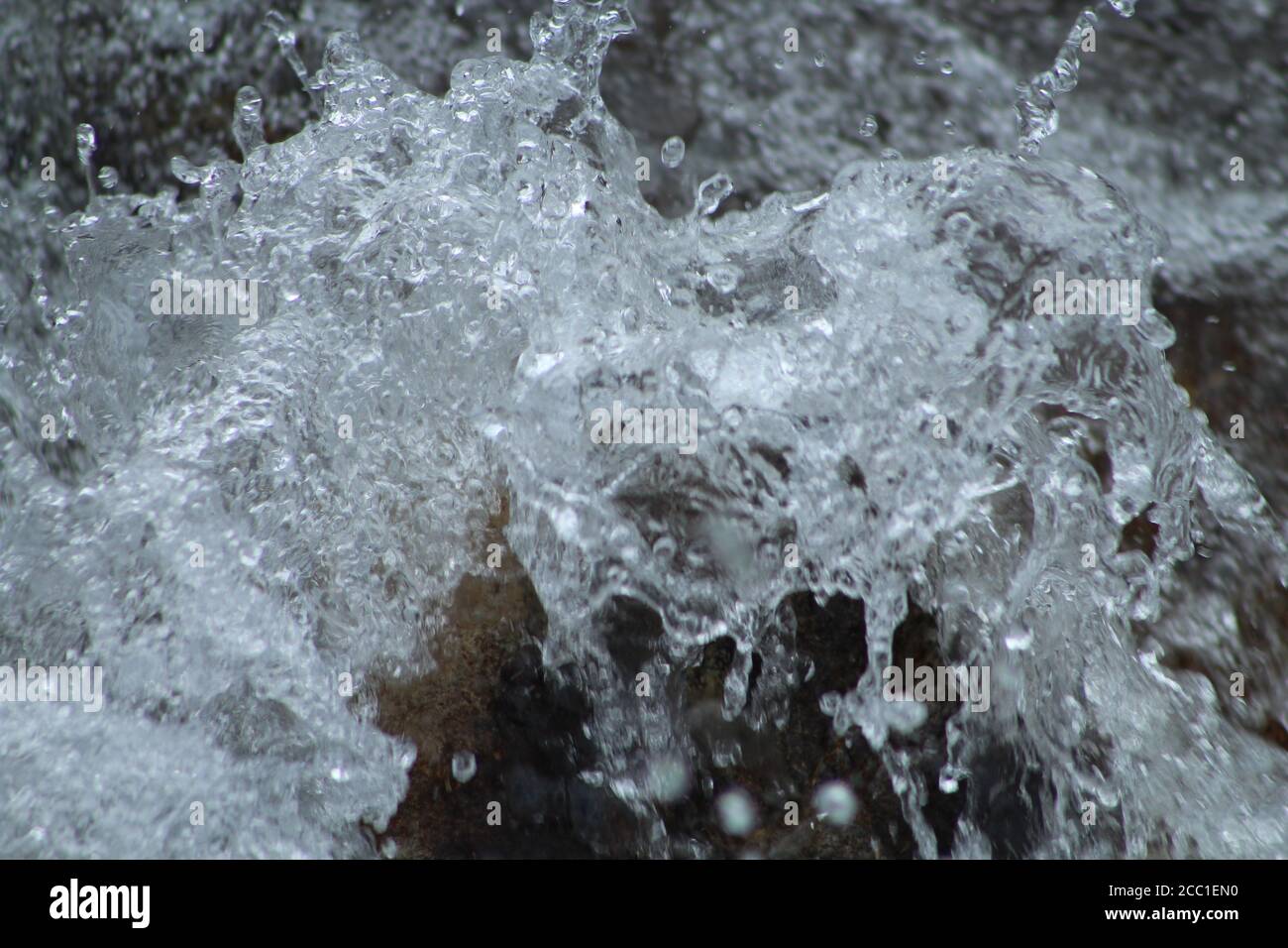 Cold water splash outdoors hi-res stock photography and images - Alamy