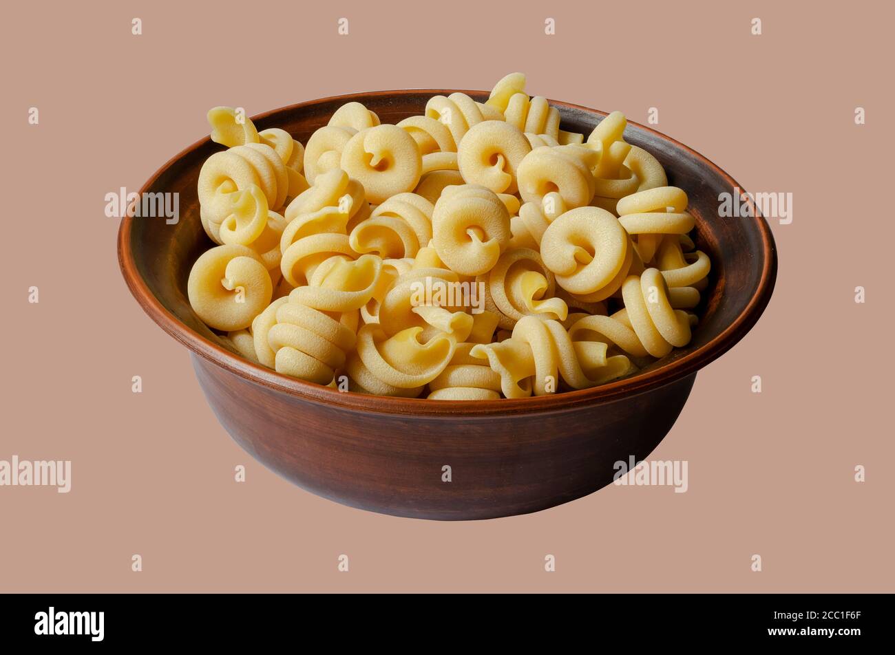 Clay bowl full of uncooked insalatonde pasta Stock Photo - Alamy