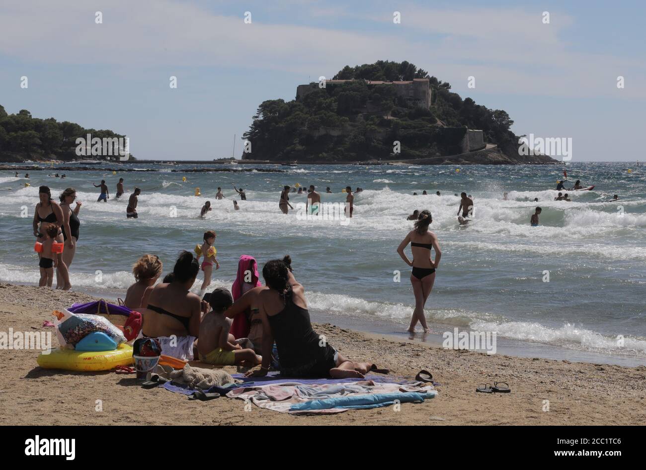 Emmanuel macron beach hi-res stock photography and images - Alamy