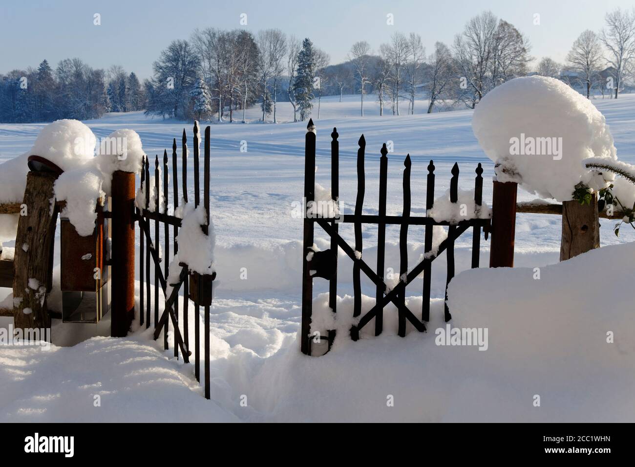Open gate day hi-res stock photography and images - Alamy