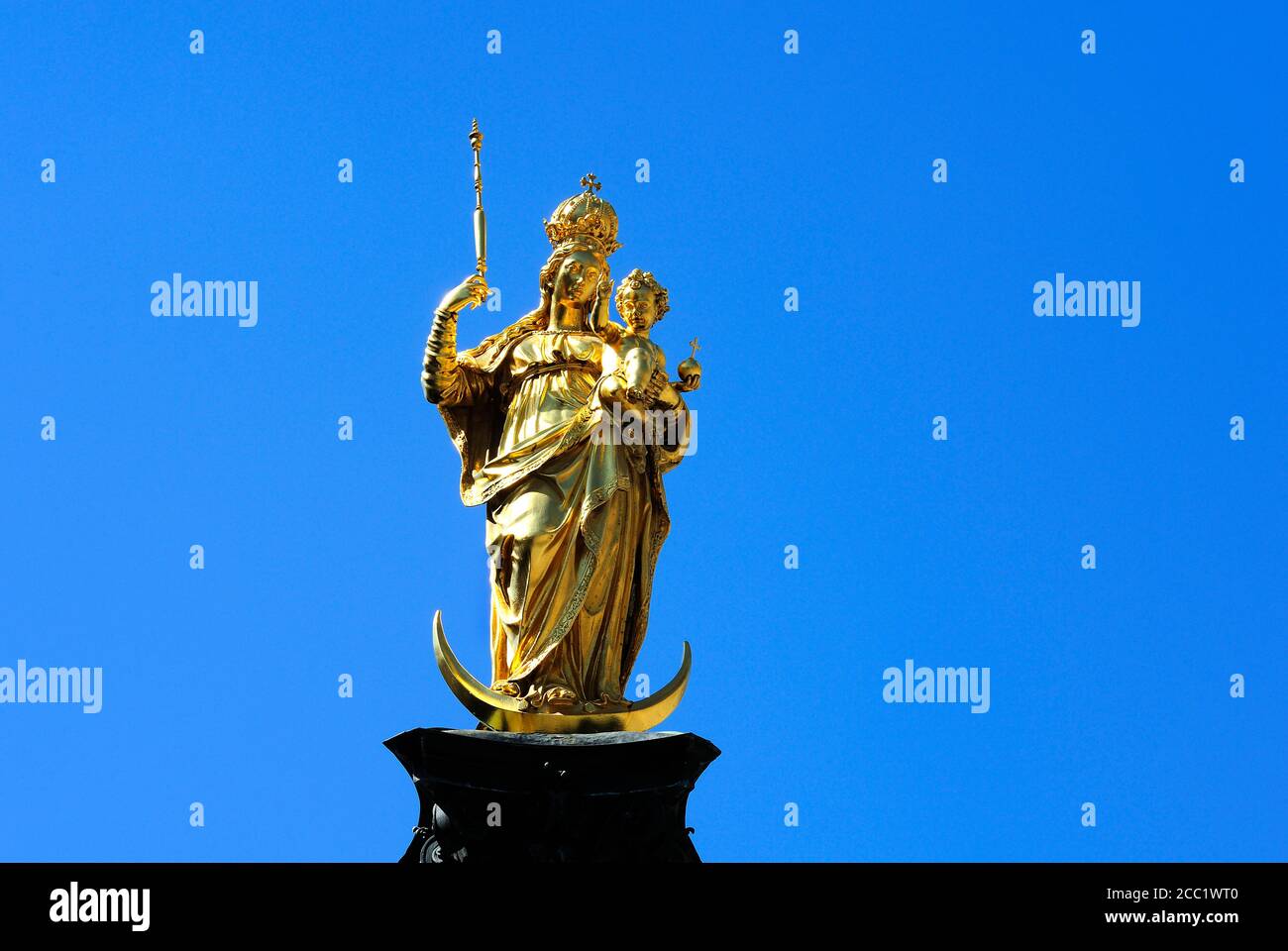 Marienplatz virgin mary statue hi-res stock photography and images - Alamy
