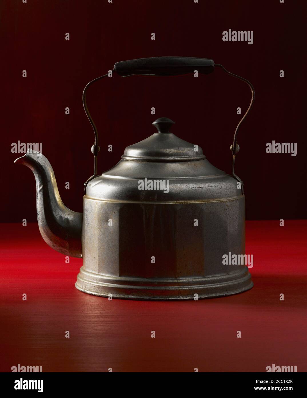 Old tea kettle hi-res stock photography and images - Alamy