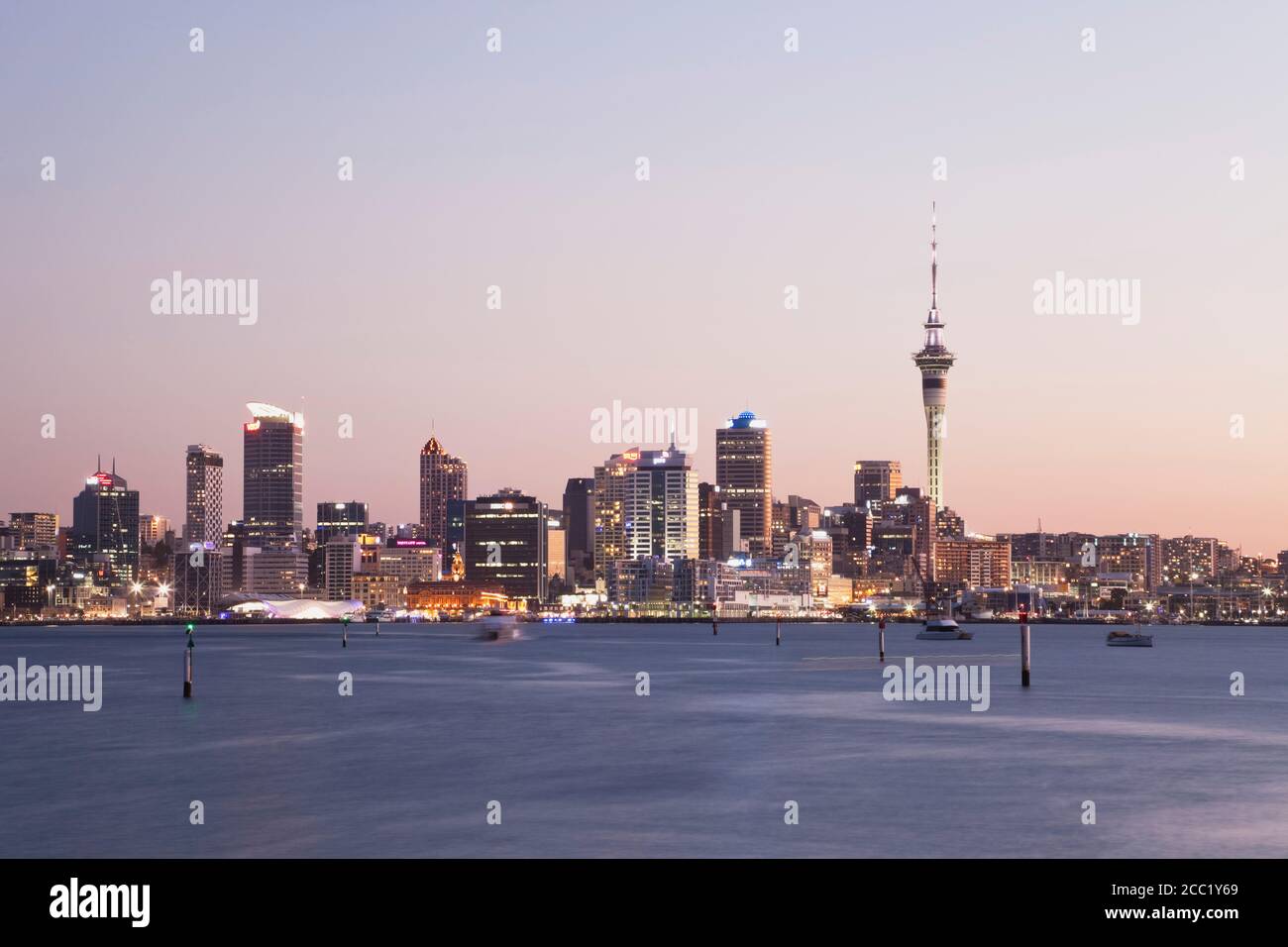 Illuminated skyline of auckland at sunset hi-res stock photography and ...