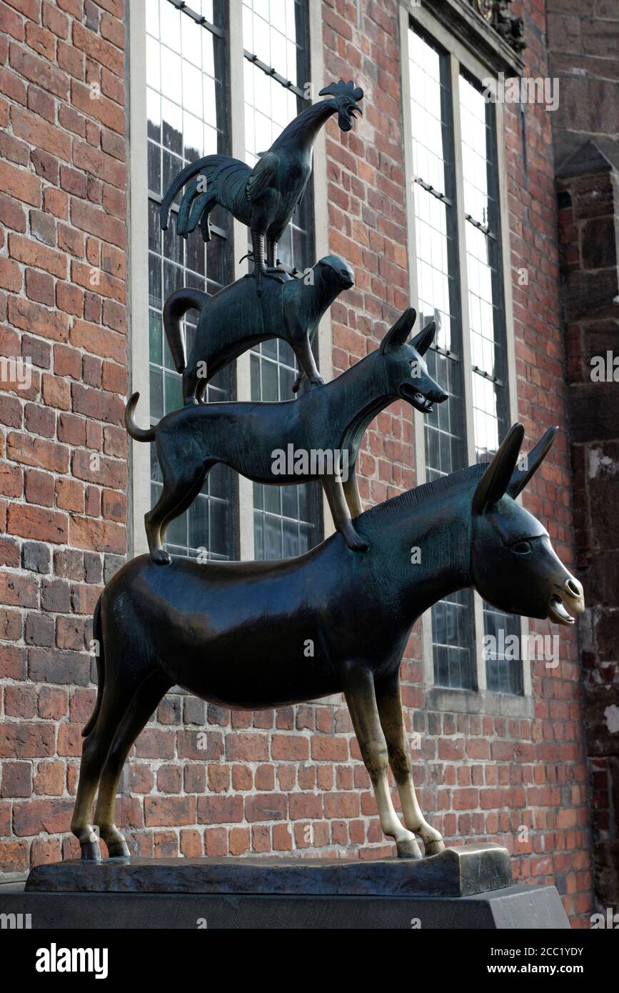 Town musicians of bremen hi-res stock photography and images - Alamy