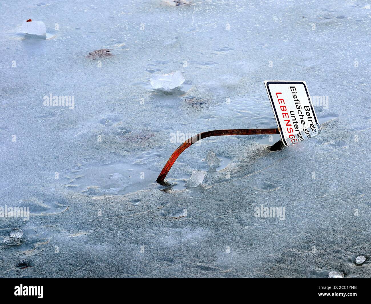 Ice warning sign hi-res stock photography and images - Alamy
