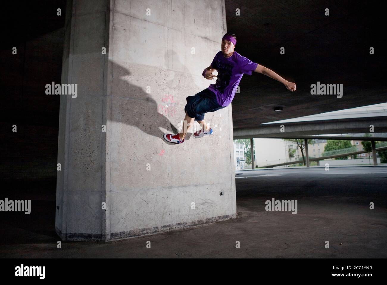 Germany, Cologne, Young man wall running Stock Photo - Alamy