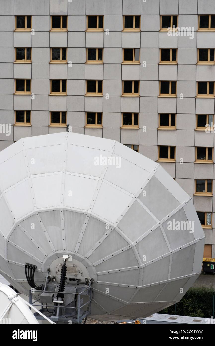 High rise building satellite dishes hi-res stock photography and images ...