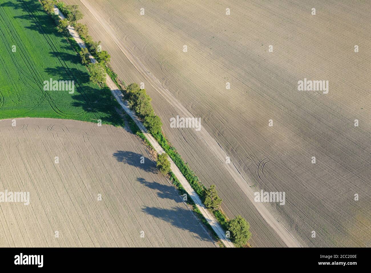 Grass track through field hi-res stock photography and images - Alamy