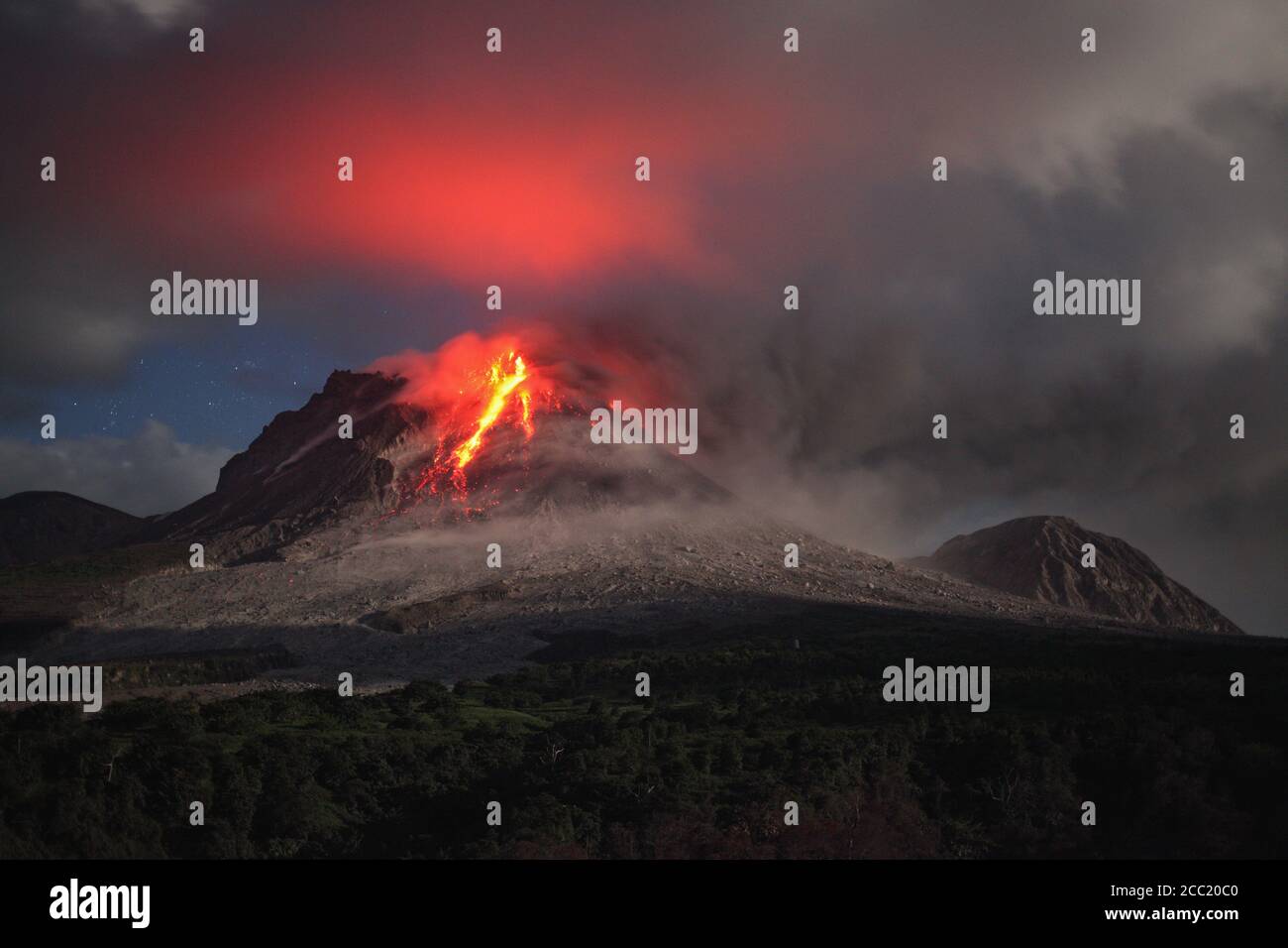 Lava flowing from soufriere hills volcano hi-res stock photography and ...