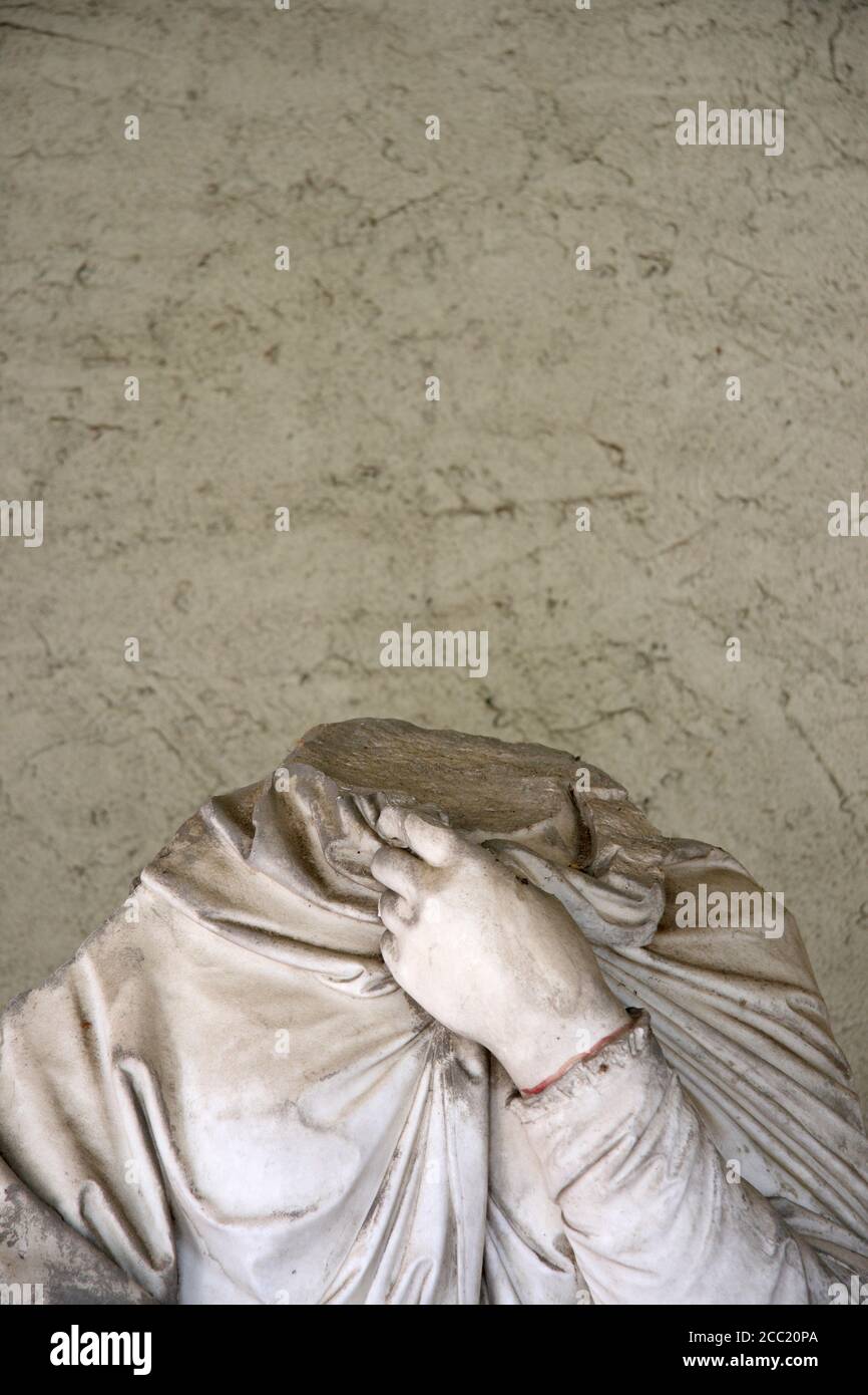 Headless statue hi-res stock photography and images - Alamy