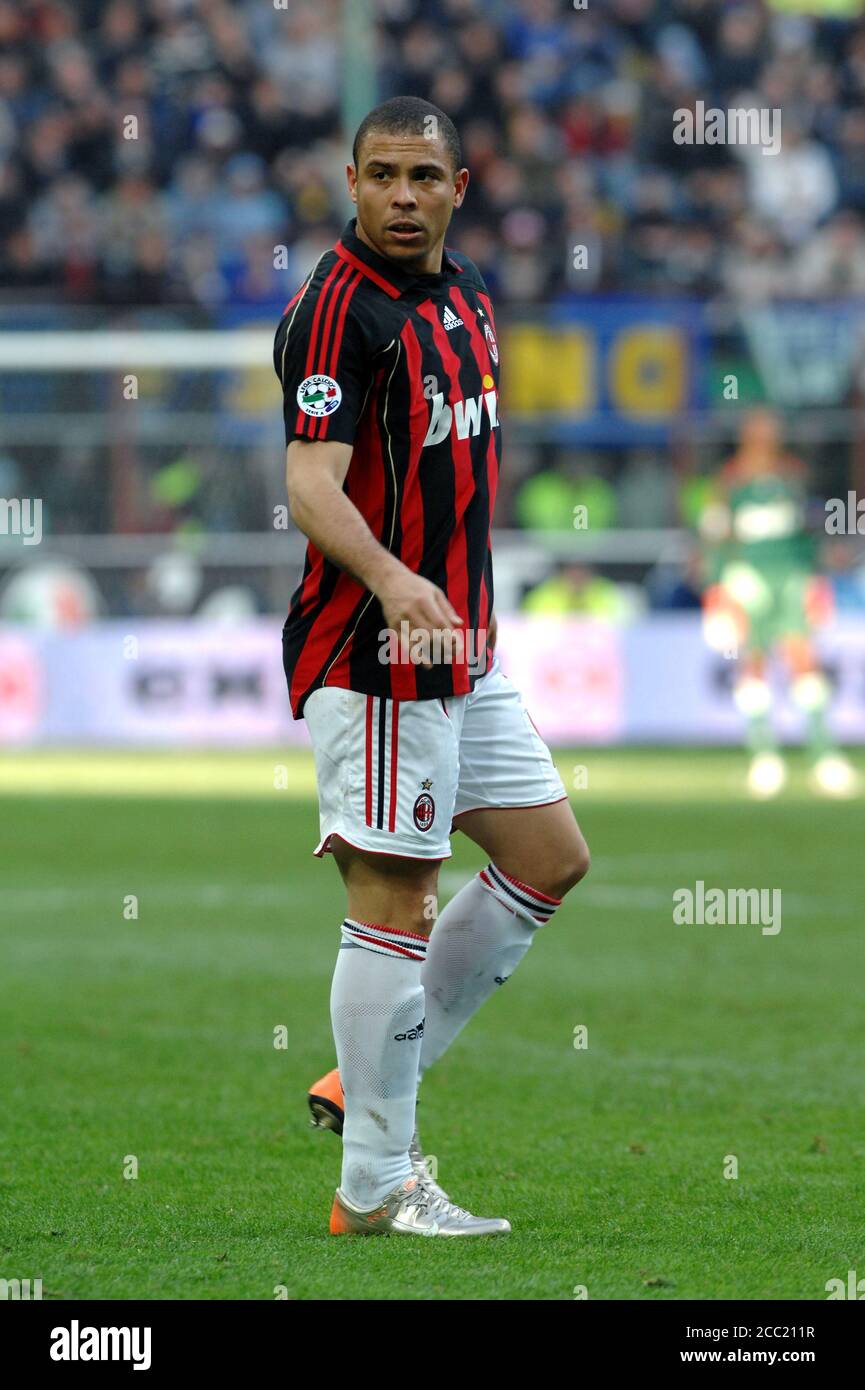 Ronaldo nazario ac milan hi-res stock photography and images - Alamy