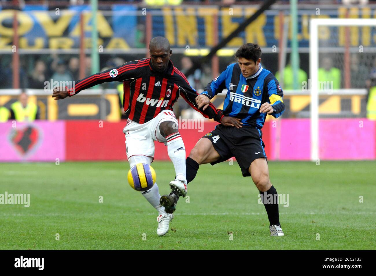 Clarence seedorf goal hi-res stock photography and images - Alamy
