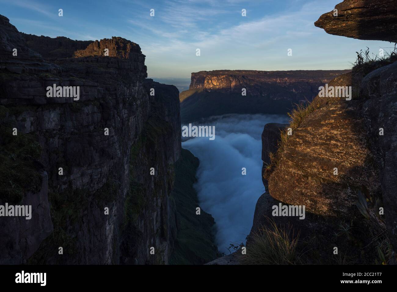 Venezuela, View of clouds at Roraima Tepui Stock Photo - Alamy