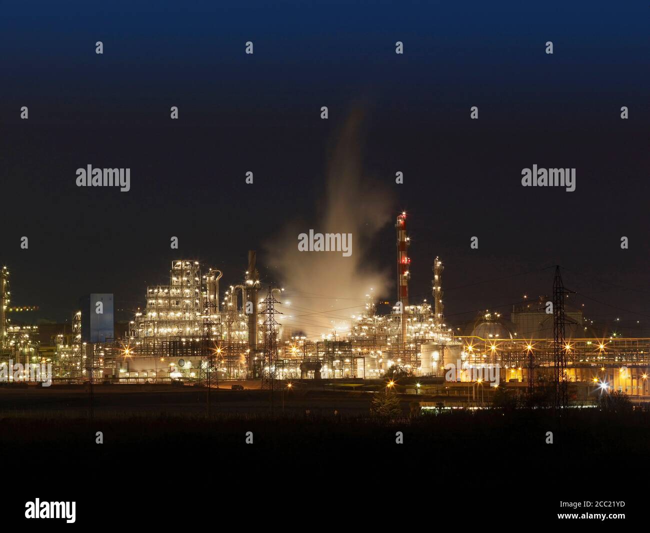 Oil refinery at night hi-res stock photography and images - Alamy