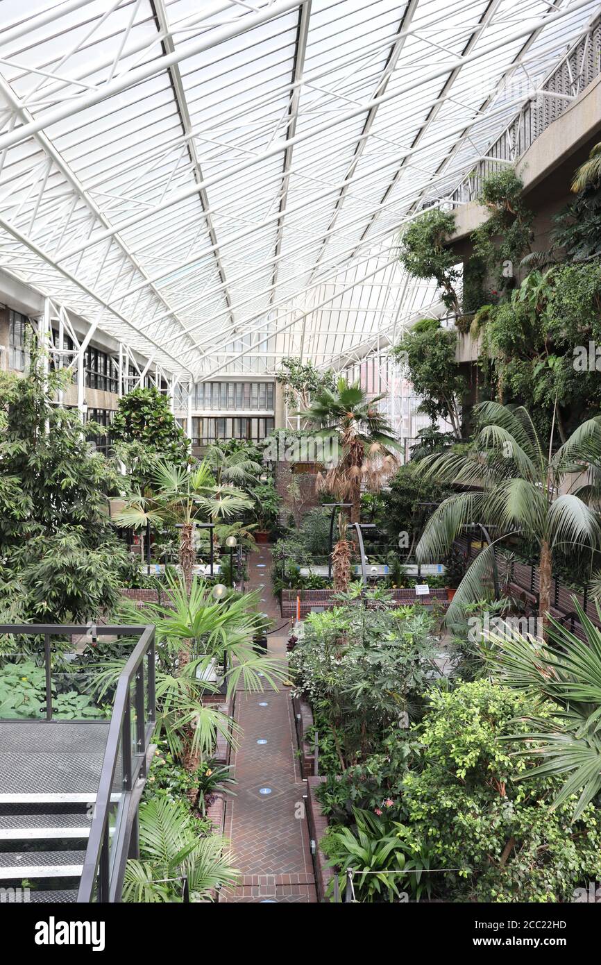 Garden in barbican hi-res stock photography and images - Alamy