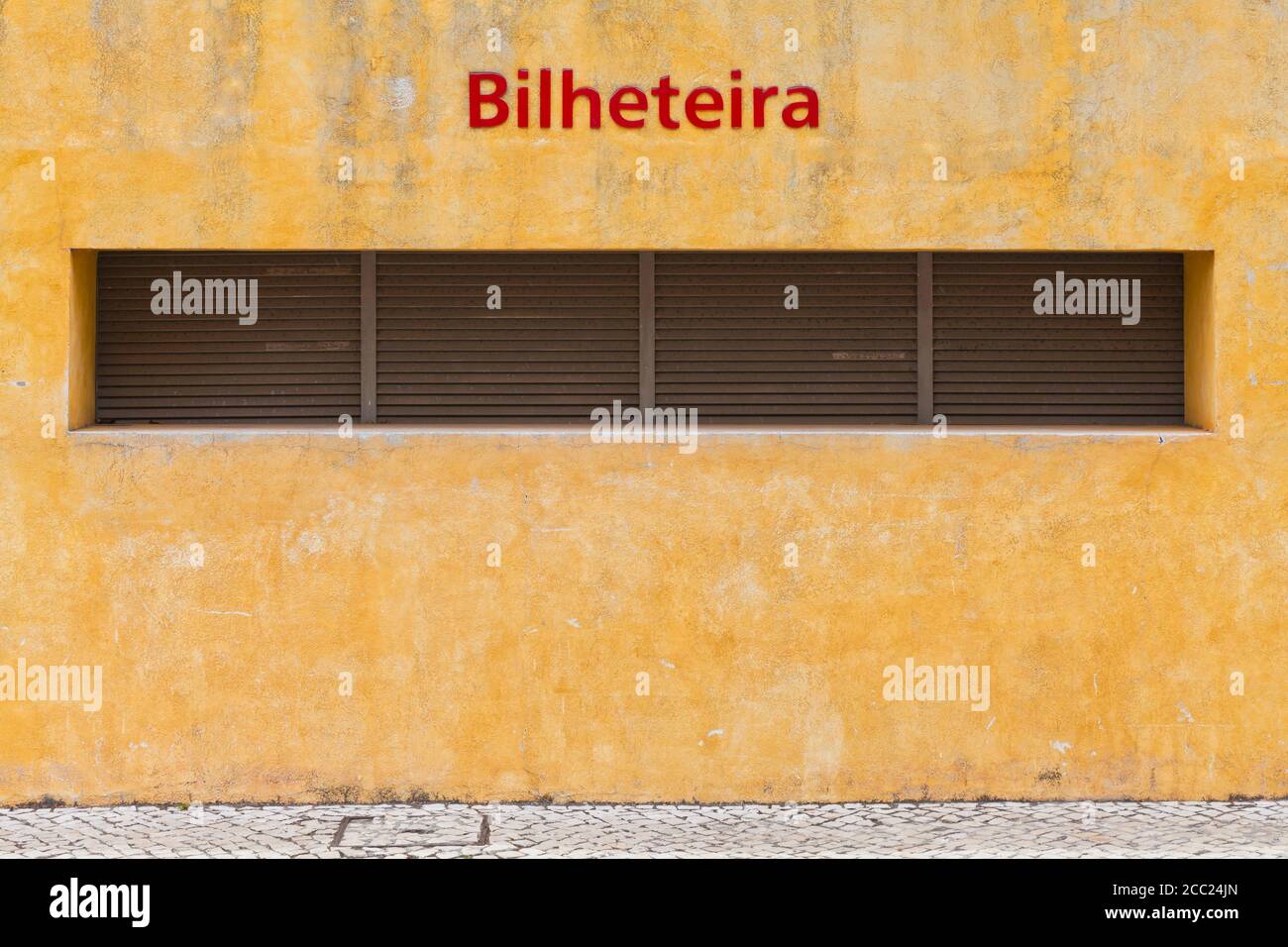 Closed ticket office hi-res stock photography and images - Alamy