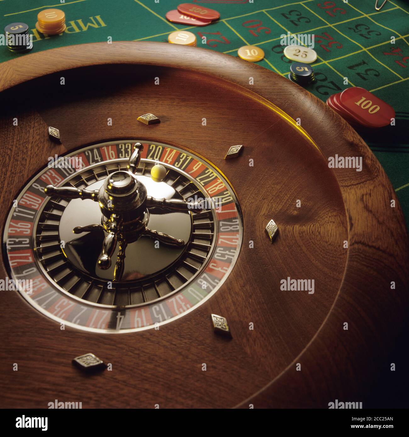 Image casino roulette wheel ball hi-res stock photography and images ...