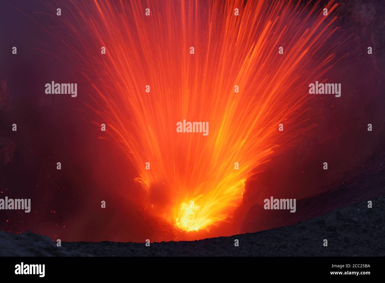 Eruption volcano vanuatu night hi-res stock photography and images - Alamy