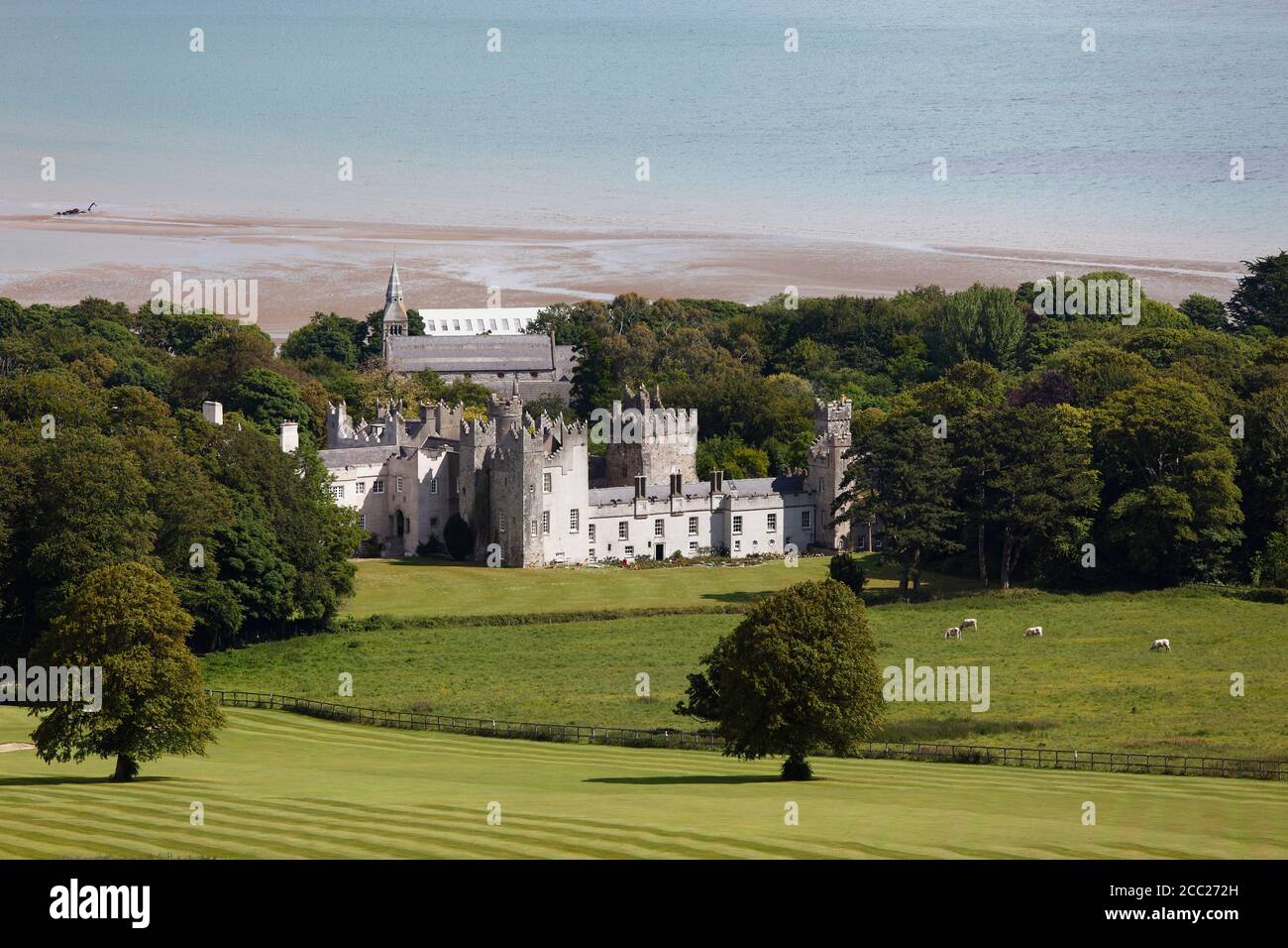 Howth castle hi-res stock photography and images - Alamy