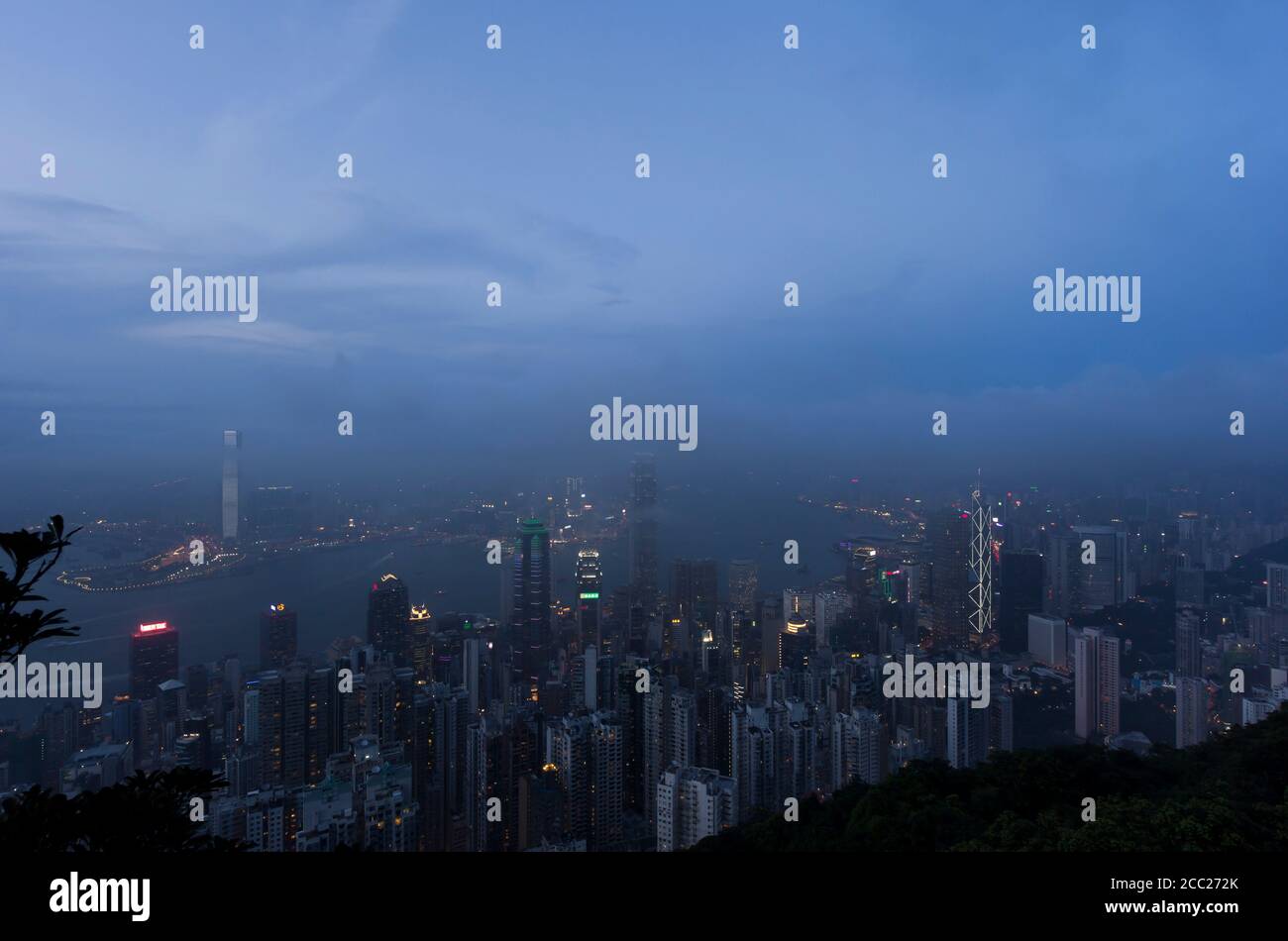 Hong kong skyline cloud hi-res stock photography and images - Alamy