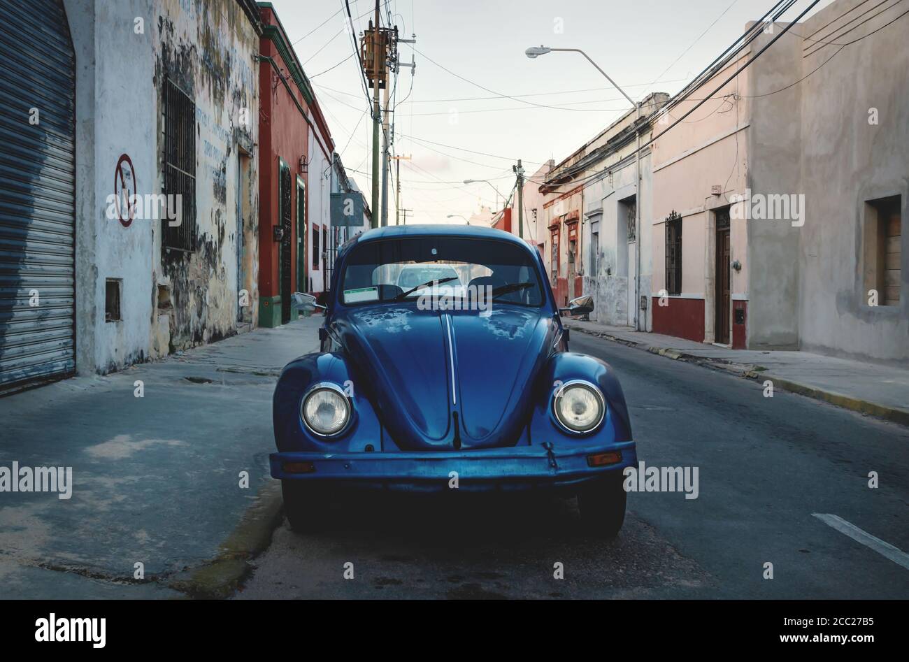 Merida, Yucatan, Mexico - 20 November 2018: Old blue Volkswagen beetle ...