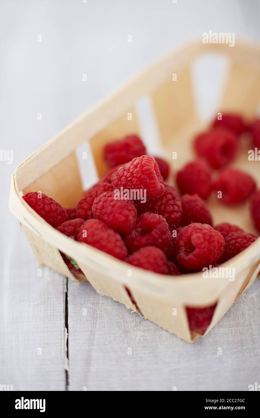 Basket raspberries and fruit hi-res stock photography and images - Alamy