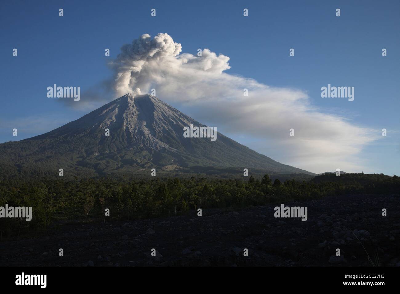 Indonesia, East Java, Semeru volcano, Ash eruption Stock Photo - Alamy