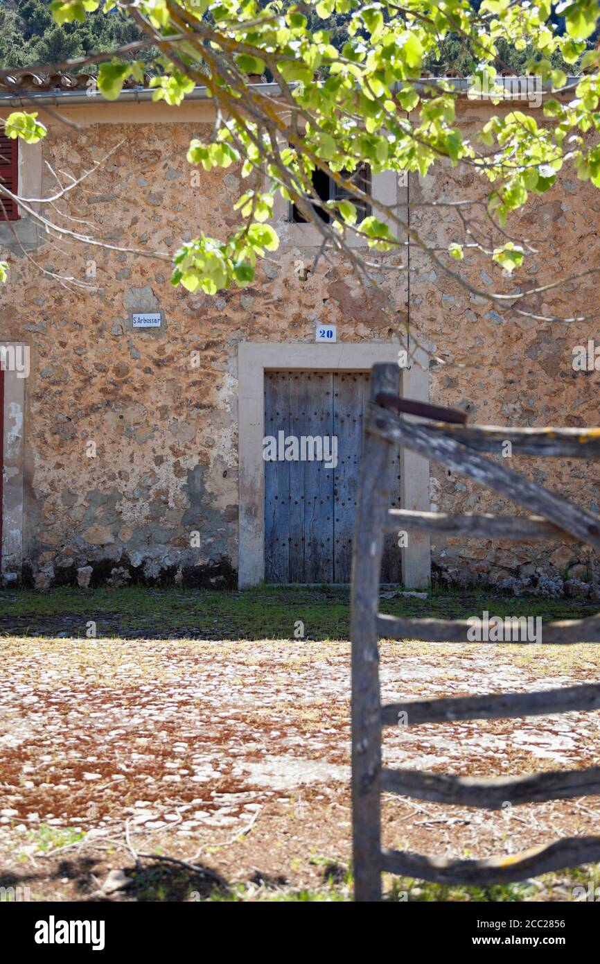 Spain, Mallorca, Entrance of farmhouse Stock Photo - Alamy