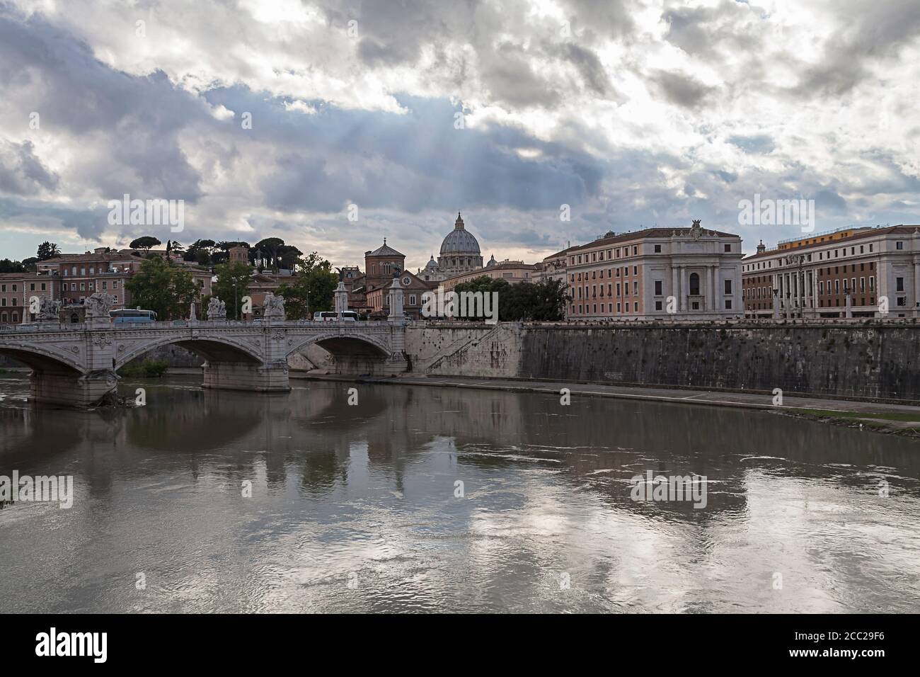 Vatican and river tiber, rome, italy hi-res stock photography and ...