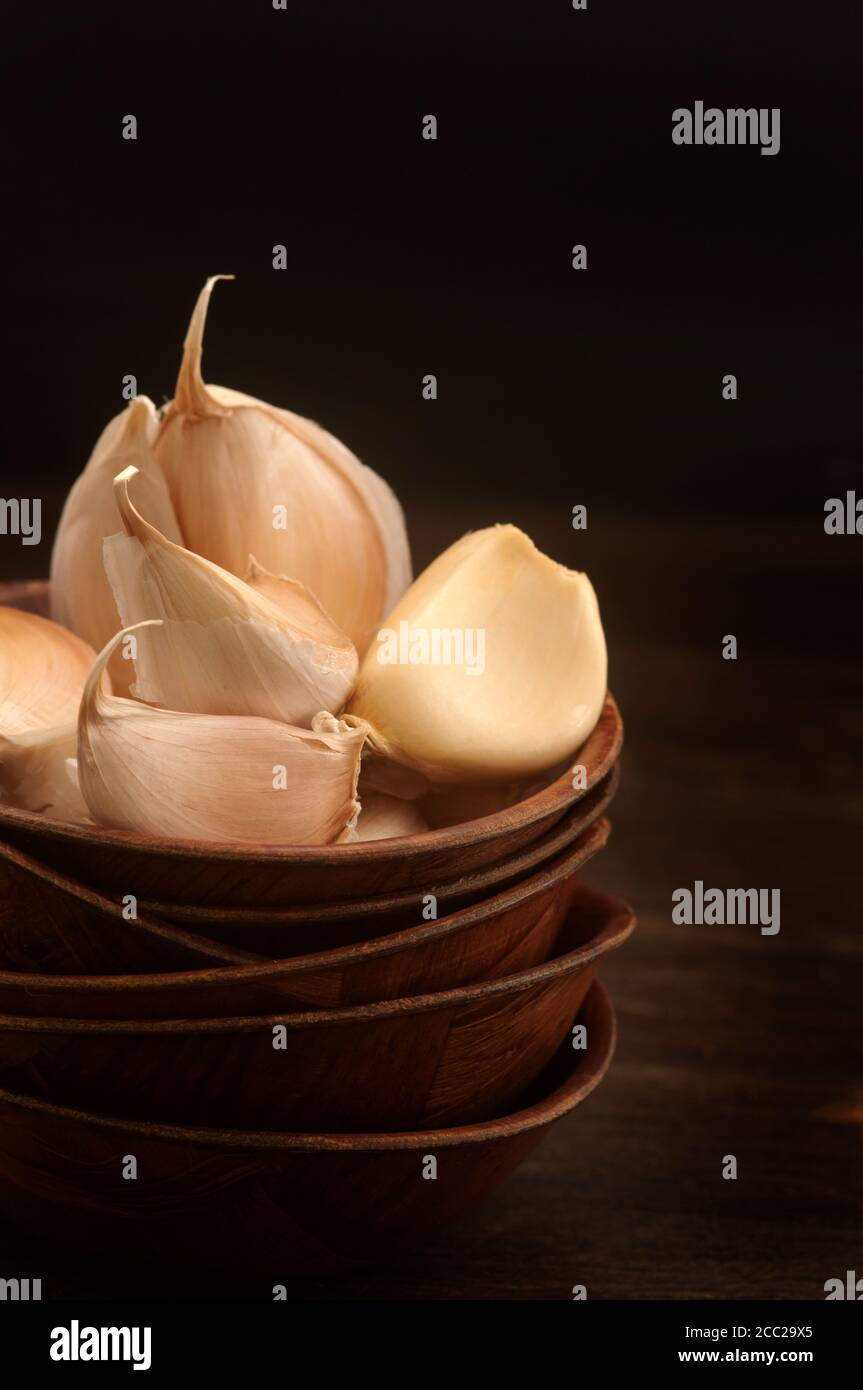 Garlic cloves in stack bowls, close up Stock Photo - Alamy