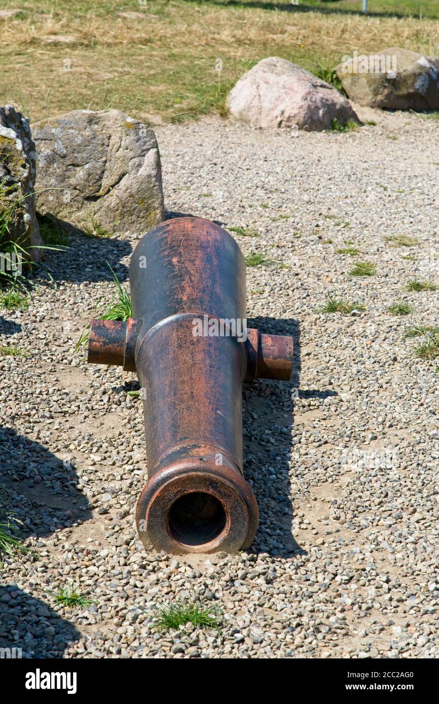 Cannonball projectile hi-res stock photography and images - Alamy