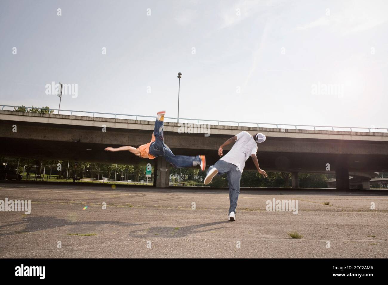 African men fighting hi-res stock photography and images - Alamy
