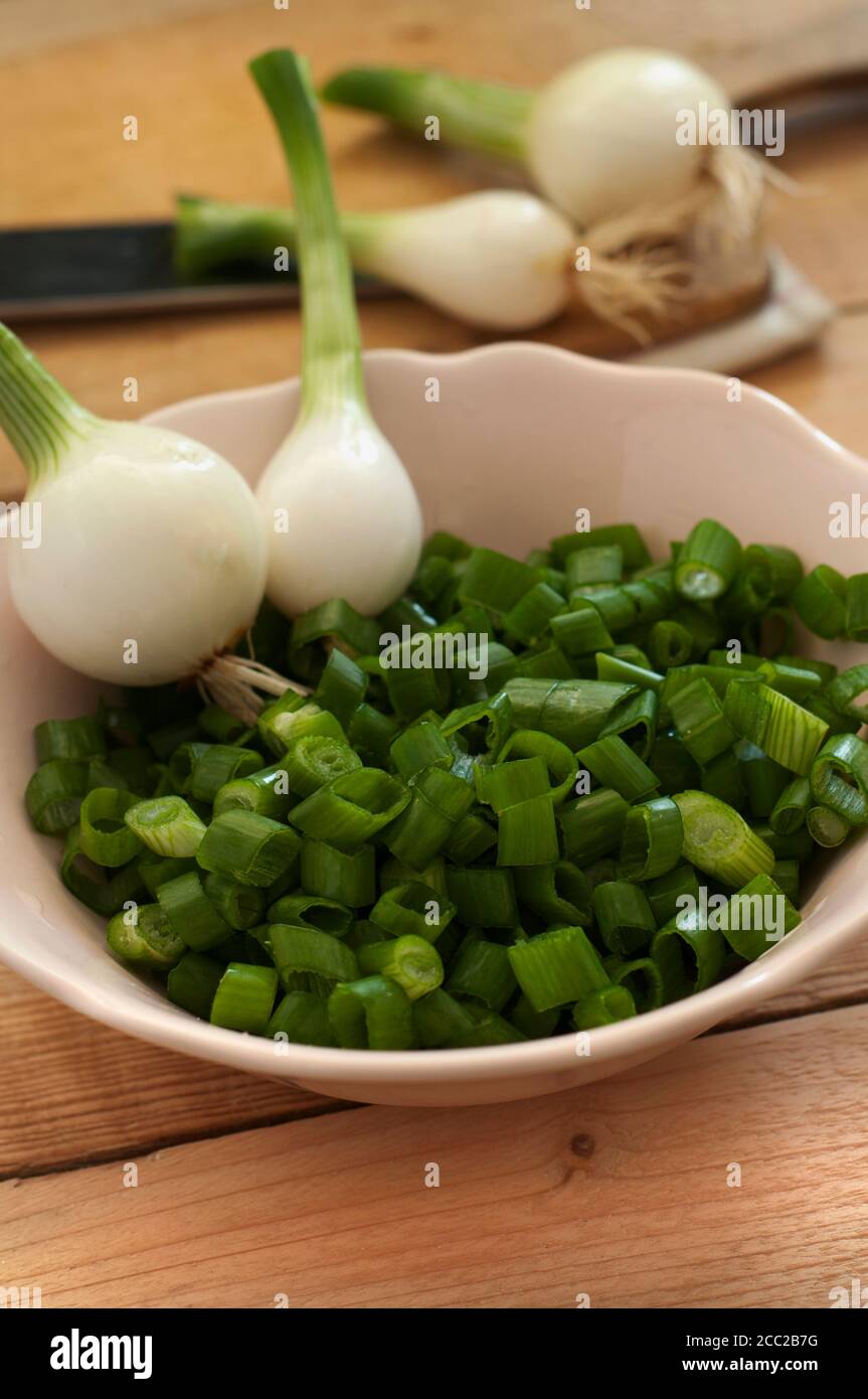 Bowl chopped spring onions hi-res stock photography and images - Alamy