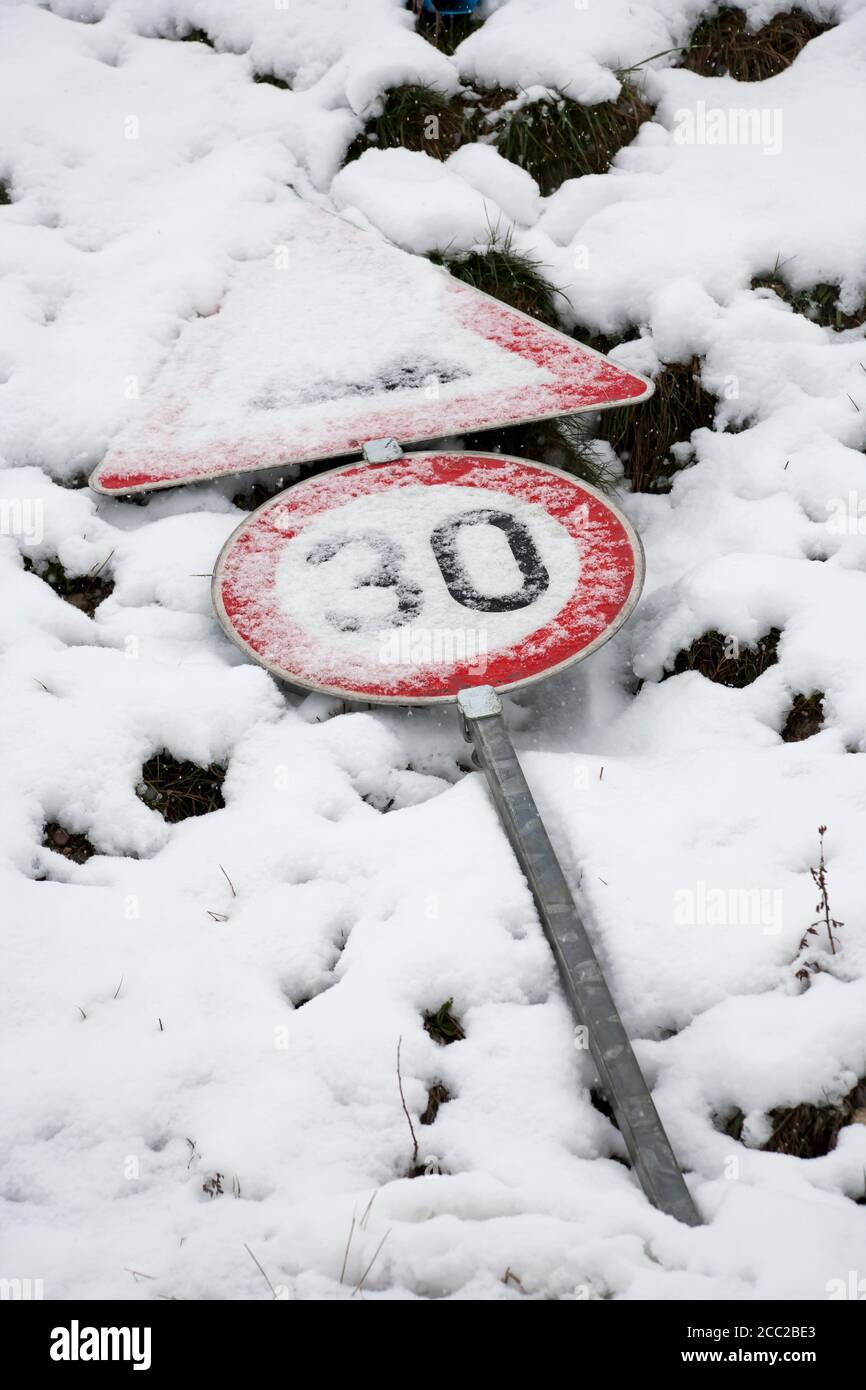 Falling car road sign hi-res stock photography and images - Alamy