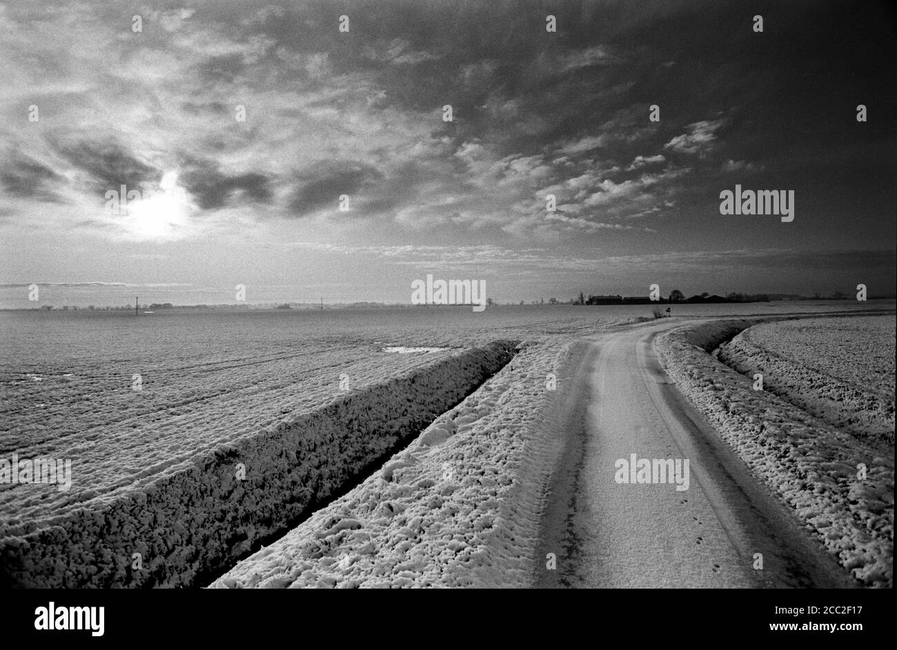 Winter landscape in Essex England 1990 Snow covered farm land Stock ...